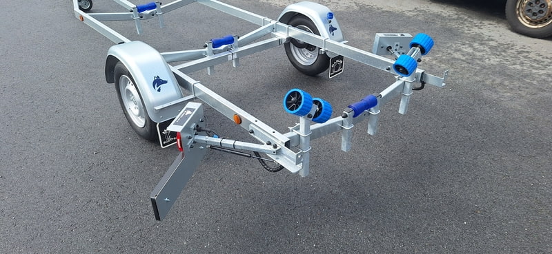 750 Kg - 6,0 M - 711F Bootstrailer mit seitlich wegklappbare LED